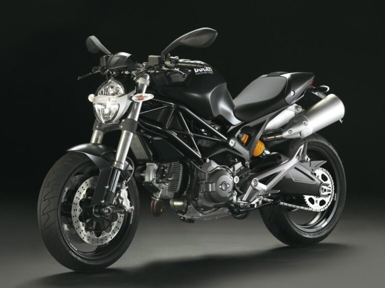 Ducati Monster 696 Review: Lightweight Performance for Urban Riders
